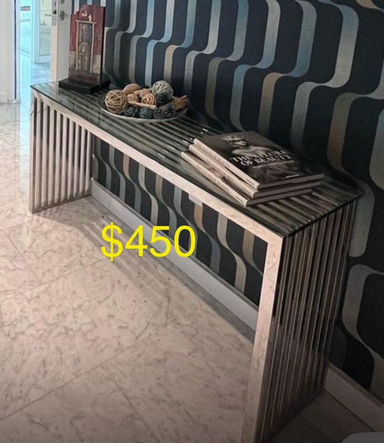 Modern furniture BB in Miami, FL starts on 11/22/2025
