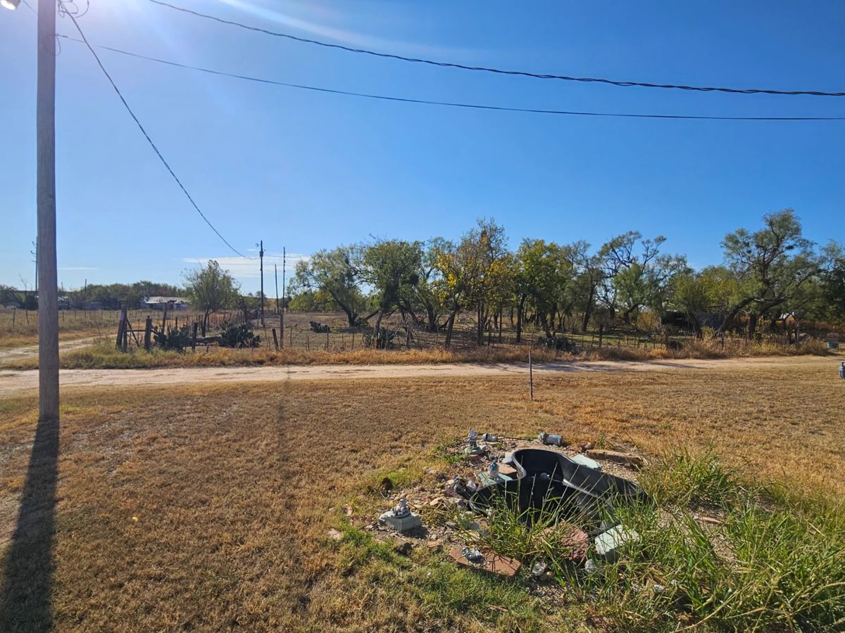 HYATT ESTATE AUCTION in Goree, TX starts on 12/13/2025