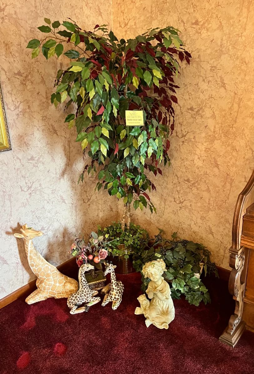 Jimmy Ray & Greta Davis Estate Sale starts on 12/12/2025