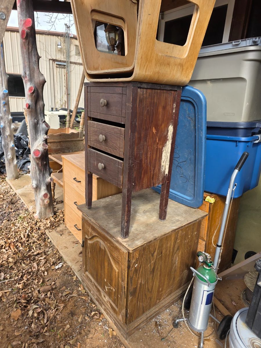 Estate sale must go in Poynor, TX starts on 12/20/2025