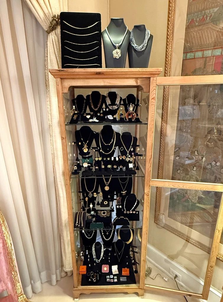 JANELLE STONE ESTATE SALE in Dallas, TX starts on 4/17/2026