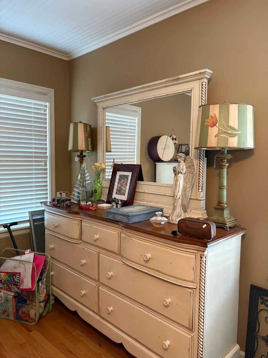 MOVING SALE FOR MARY FEY DIRCKS in Bettendorf, IA starts on 4/2/2026