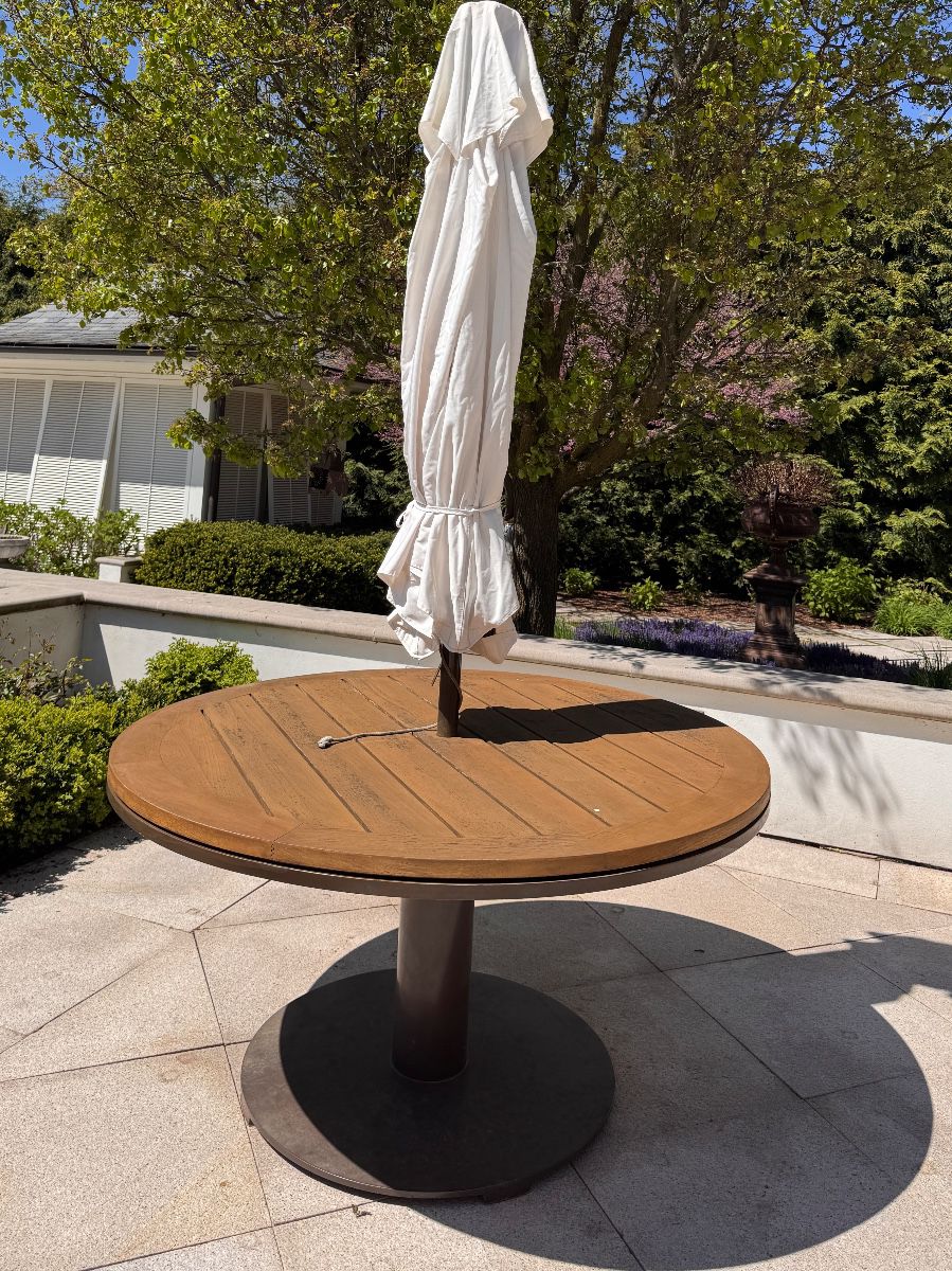 JANUS Et Cie Patio Sale in Winnetka, IL starts on 5/20/2026