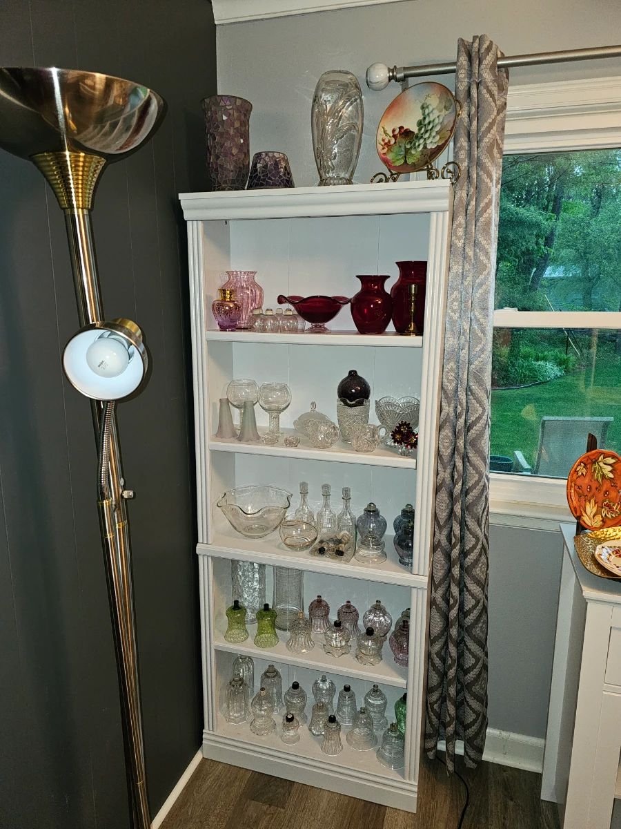 Beautiful Lakeview Estate Sale! Clean Modern... starts on 5/21/2026
