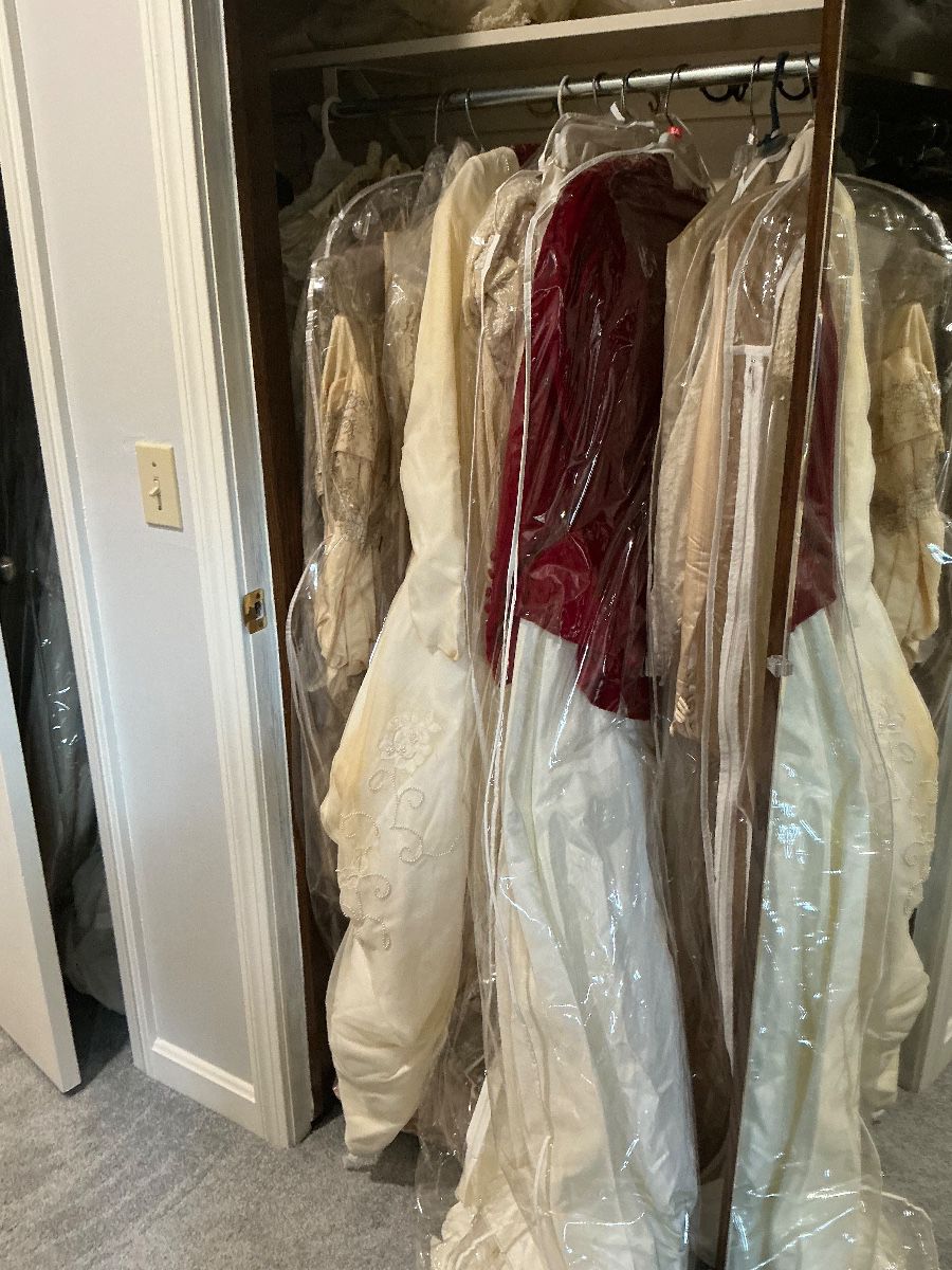 Beautiful Estate Sale of Doreen Leaf starts on 7/10/2026