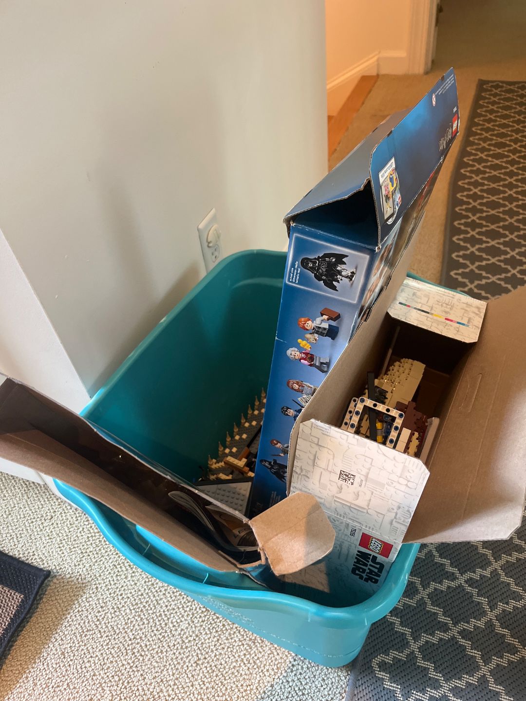 Lot 61 tub, full of Legos bidding ends 5/28 $93.75 | EstateSales.NET