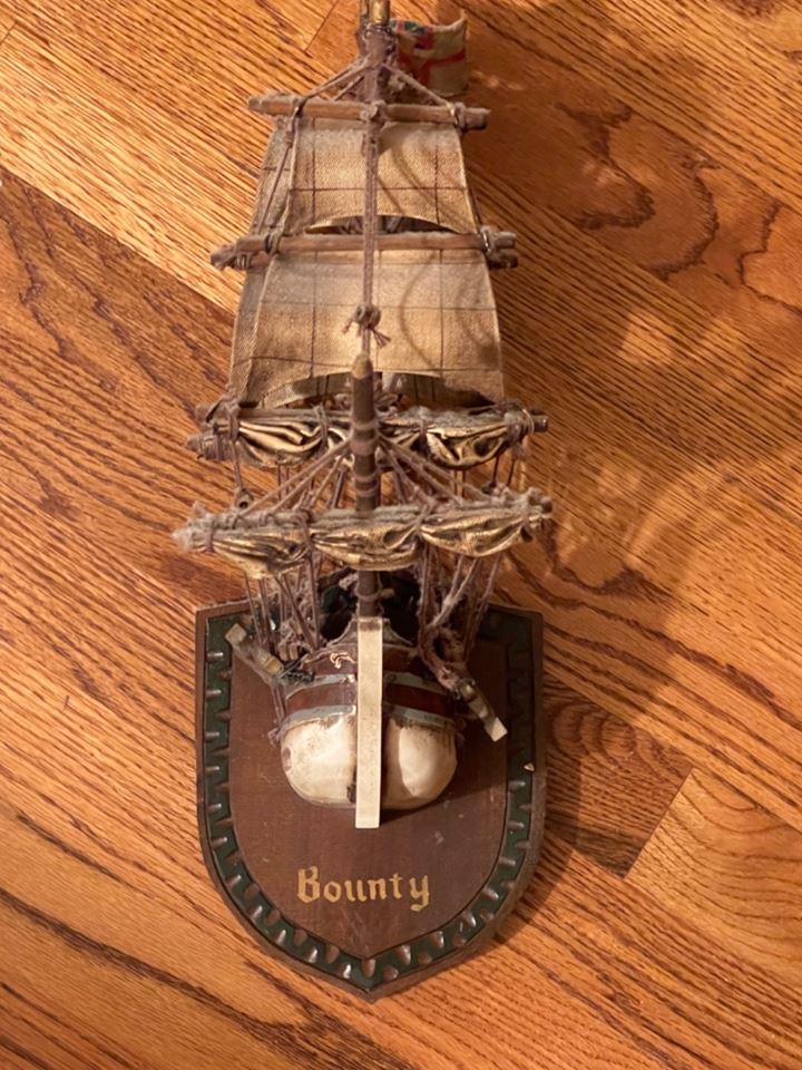 MCM Bounty Wall Hanging Decor bidding ends 6/1 $16.00 | EstateSales.NET