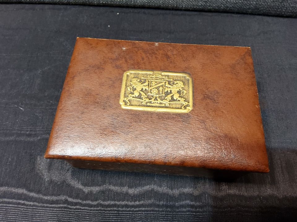 G123 Vintage Smith Crafted Chicago Trinket Box Embossed Gold Crest ~ 6 ...