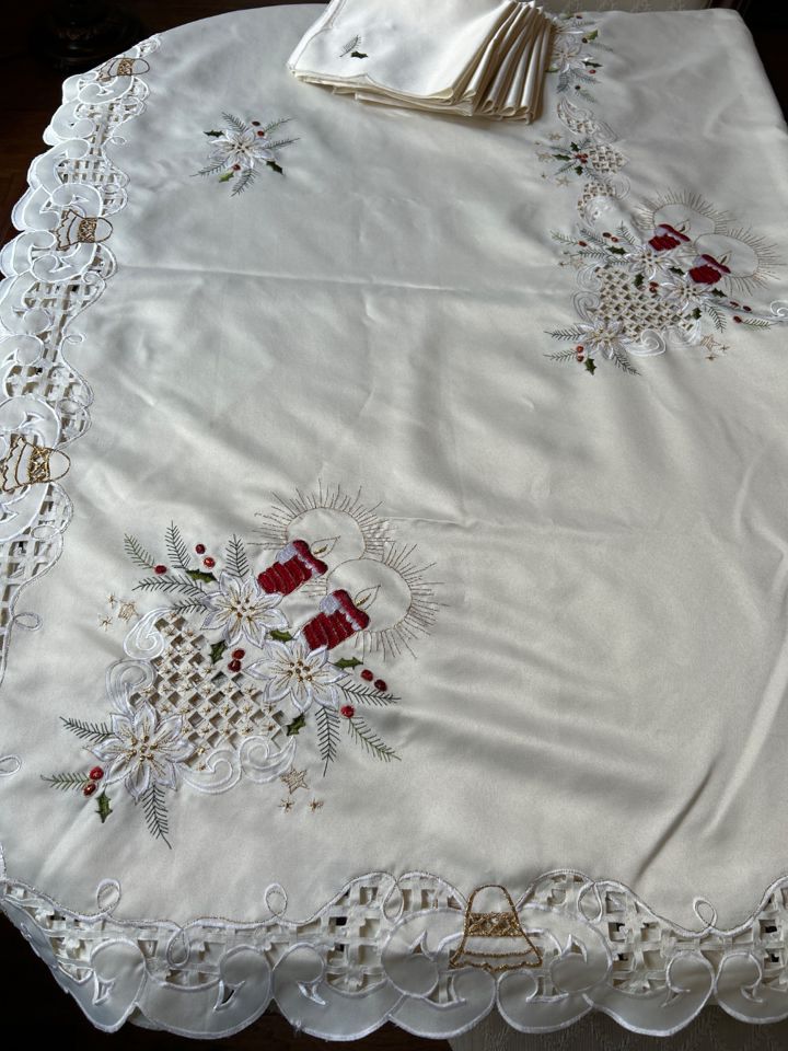 216. Beautiful Rayon Rectangle Tablecloth with 11 Napkins bidding ends ...
