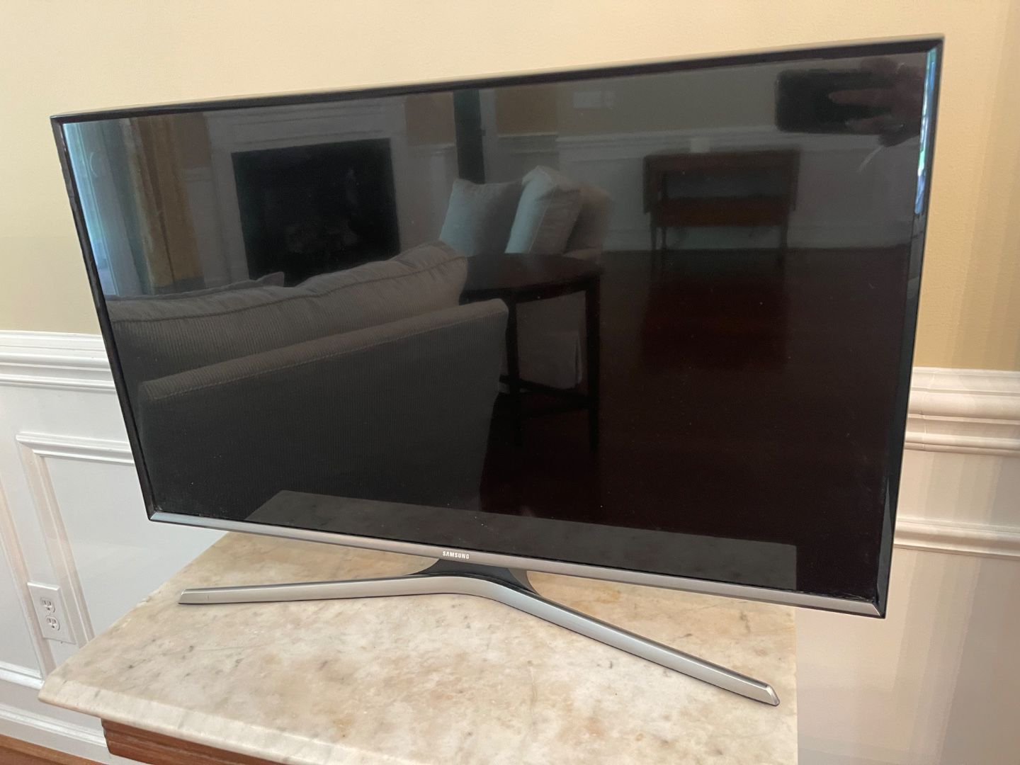 32” Samsung TV no remote bidding ends 7/11 $35.00 | EstateSales.NET