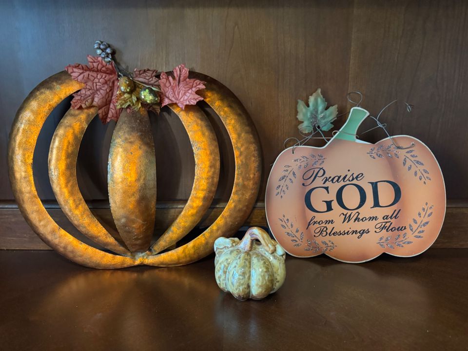 3pc fall decor lot bidding ends 3/8 $6.40 | EstateSales.NET