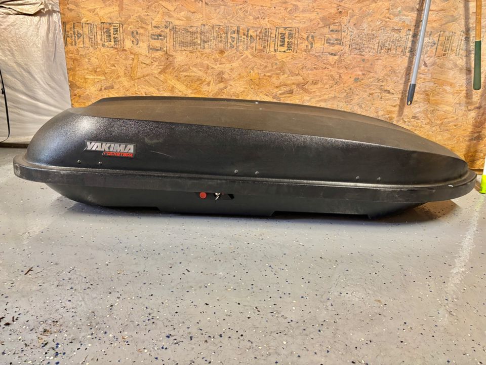 Yakima Rocket Box bidding ends 4/11 $76.00 | EstateSales.NET