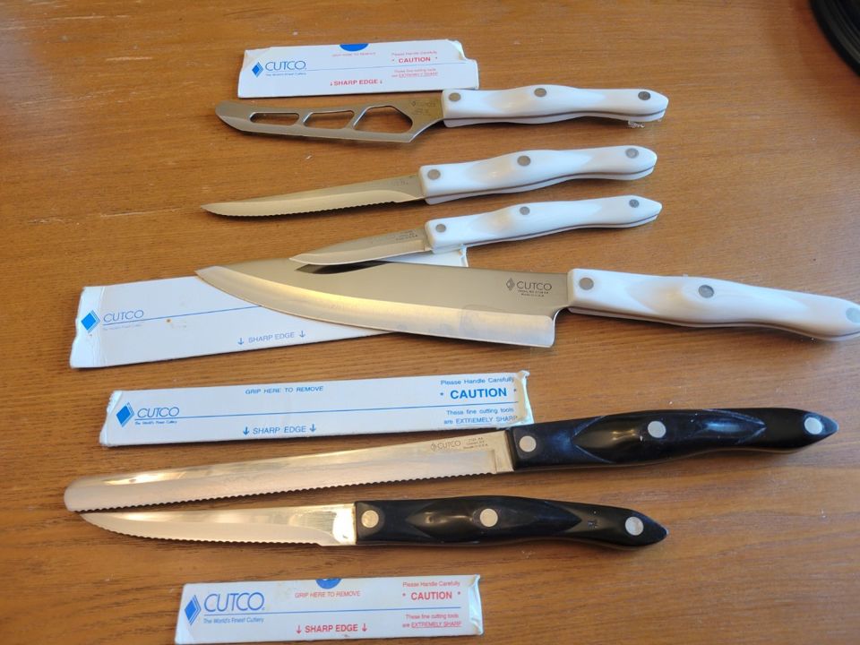 6 Vintage Cutco Knives bidding ends 8/20 $68.00 | EstateSales.NET