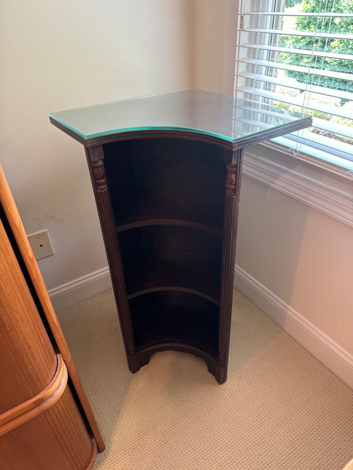 Lot 123 - Mahogany Corner Shelf bidding ends 7/27 $24.00 | EstateSales.NET