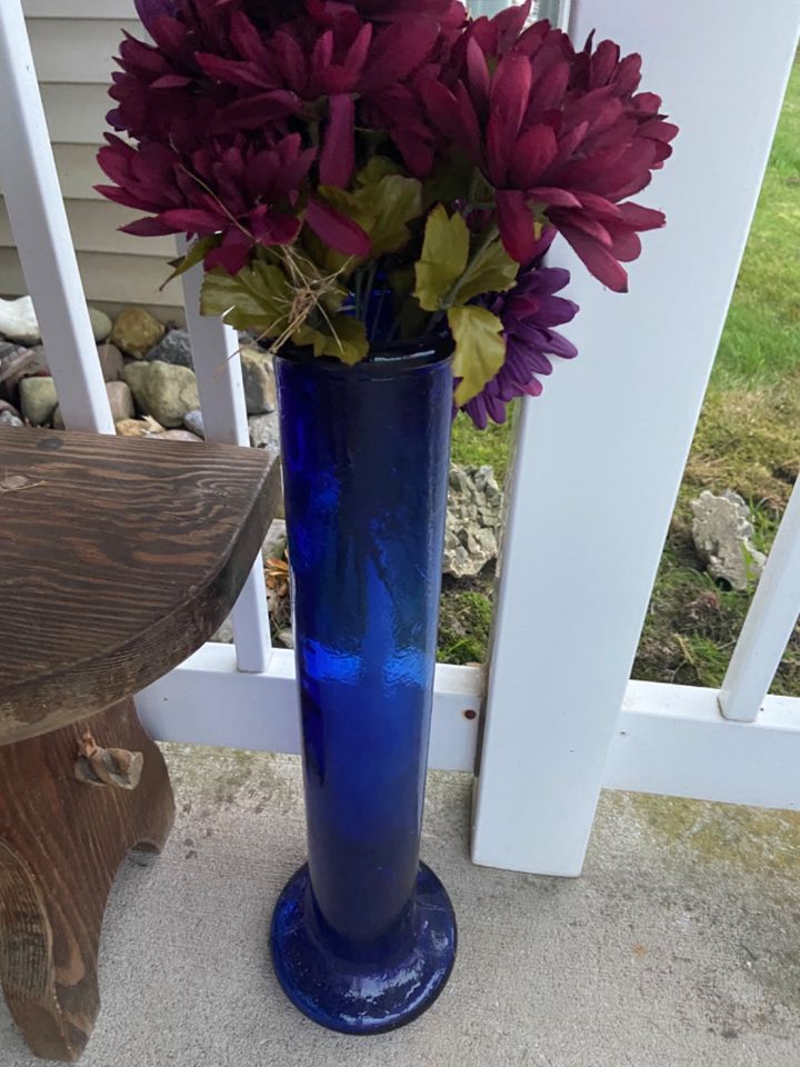 Tall Flo Blue Art glass Vase bidding ends 10/16 | EstateSales.NET