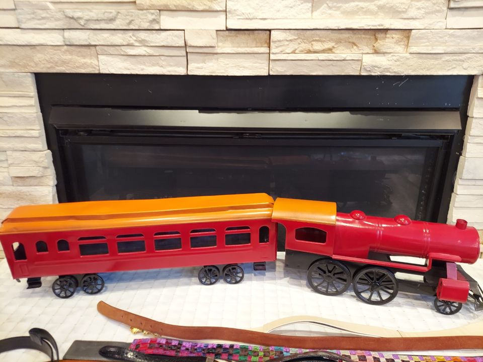 Decorative Train bidding ends 6/9 $10.00 | EstateSales.NET