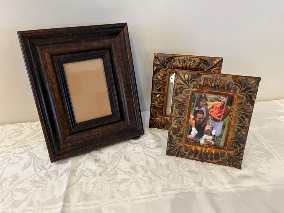 #199b Three Picture Frames bidding ends 6/6 $18.00 | EstateSales.NET