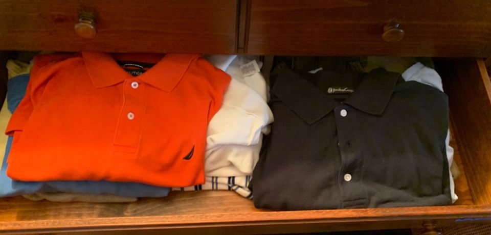 Lot A210 Contents of Dresser (Mens Clothes) bidding ends 6/5 $11.00 ...