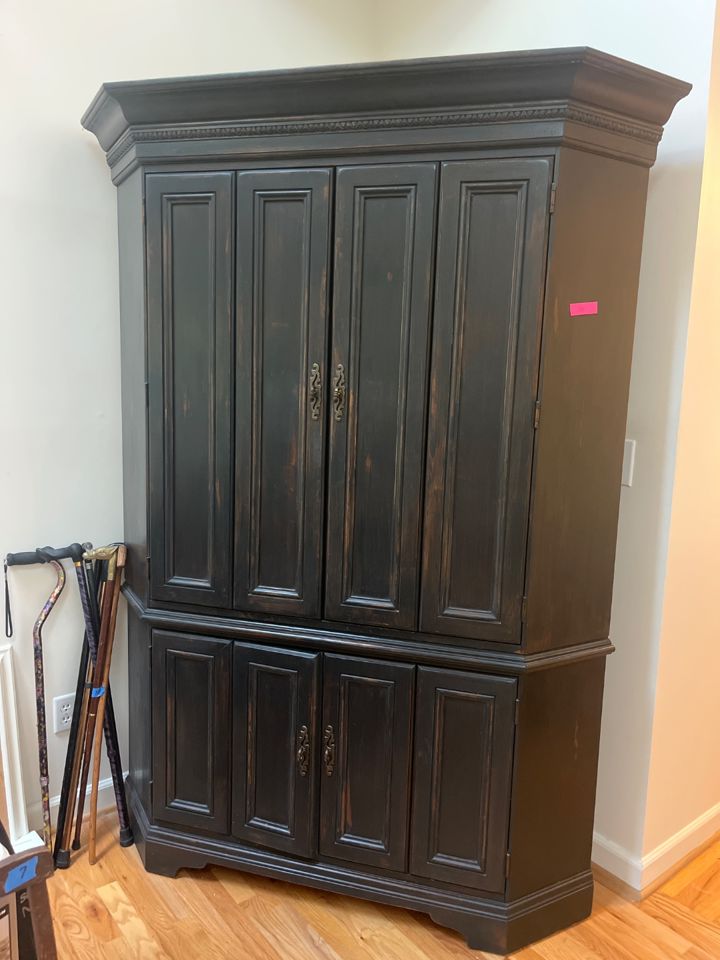 Lot 29 large wooden corner cabinet bidding ends 5/28 $112.50 ...