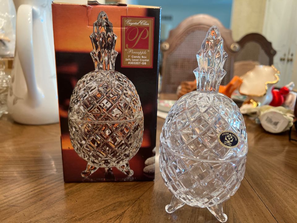 Poltar Crystal Pineapple 7.5” bidding ends 6/4 $8.00 | EstateSales.NET