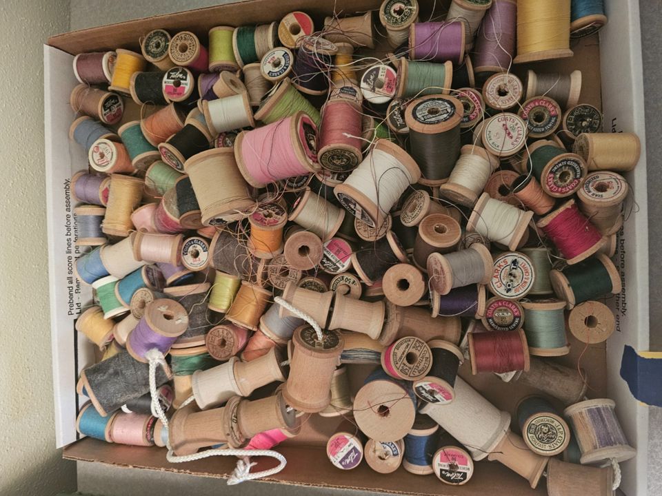 BR 185: Sewing String bidding ends 7/8 $5.05 | EstateSales.NET