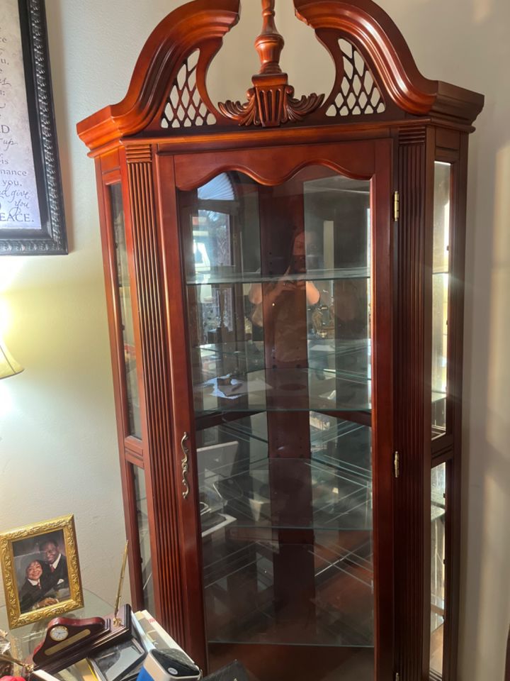 Beautiful corner curio cabinet bidding ends 2/29 $225.00 | EstateSales.NET
