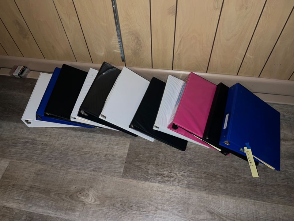 BT 1761: Three Ring Binders bidding ends 3/20 $3.00 | EstateSales.NET