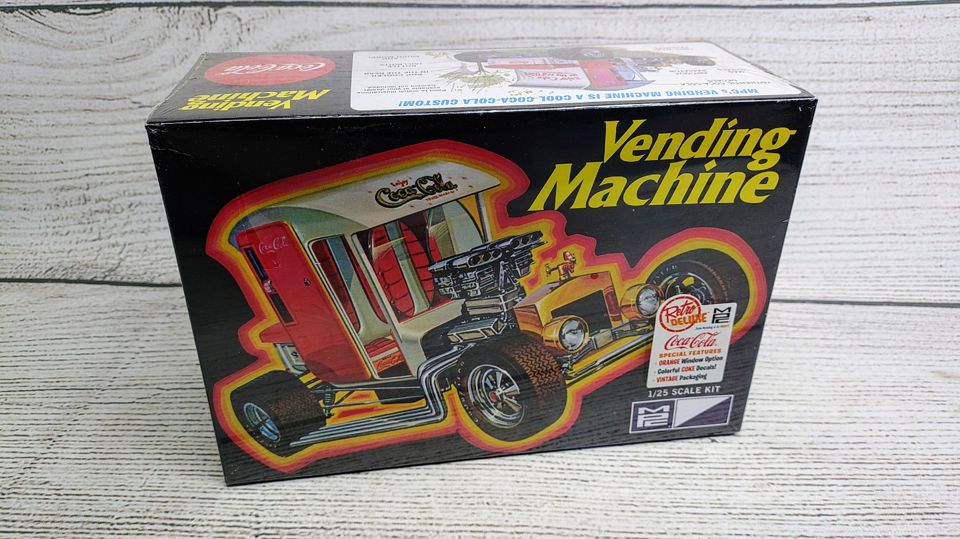 Vending Machine Coca-Cola Retro Deluxe MPC 1:25 Scale NEW bidding ends ...