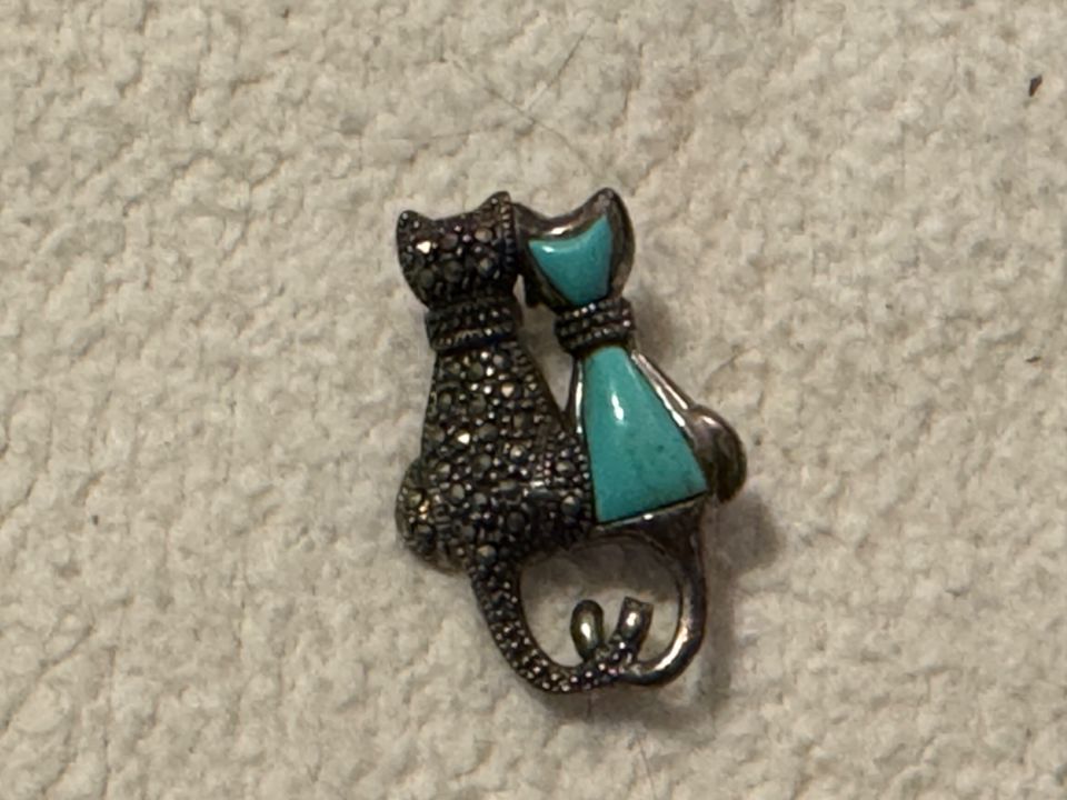 VINTAGE STERLING SILVER MARCASITE TWO CATS BROOCH bidding ends 9/1 $13. ...