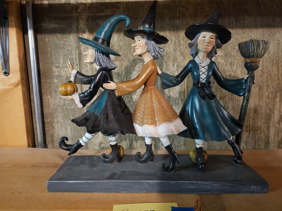 BT 357: Three Witch Statue bidding ends 3/14 $3.00 | EstateSales.NET