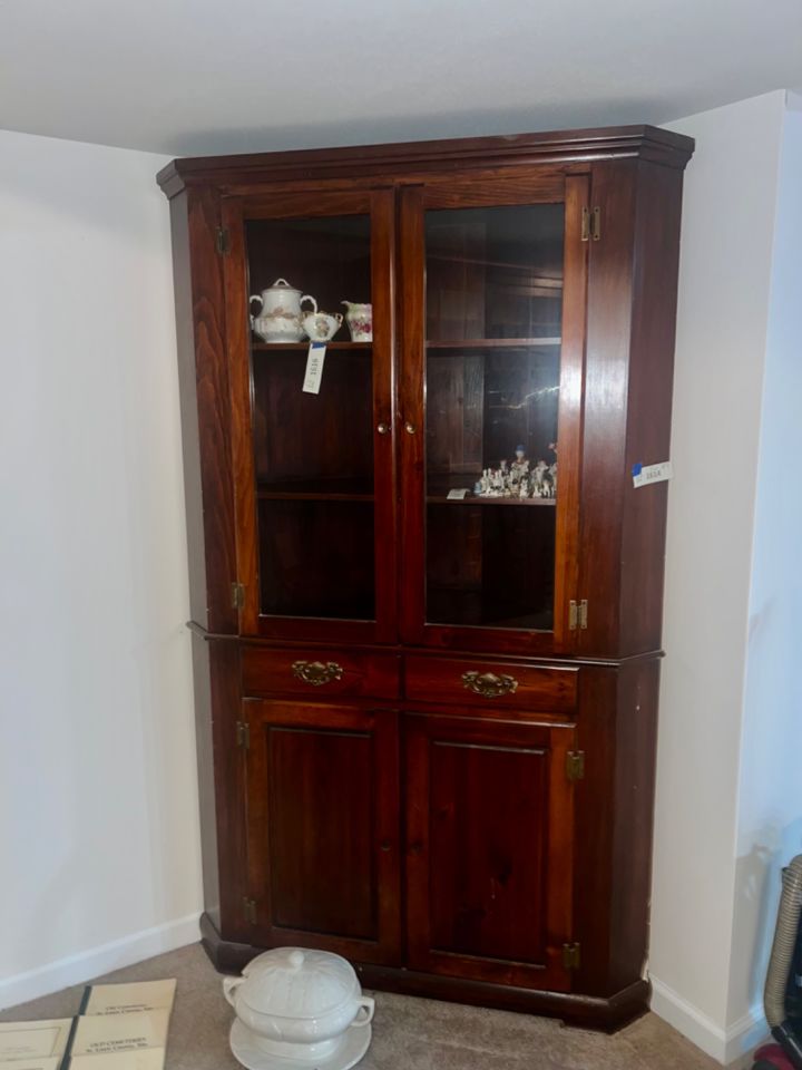 BT 1614: Corner Display Cabinet bidding ends 7/30 $10.00 | EstateSales.NET