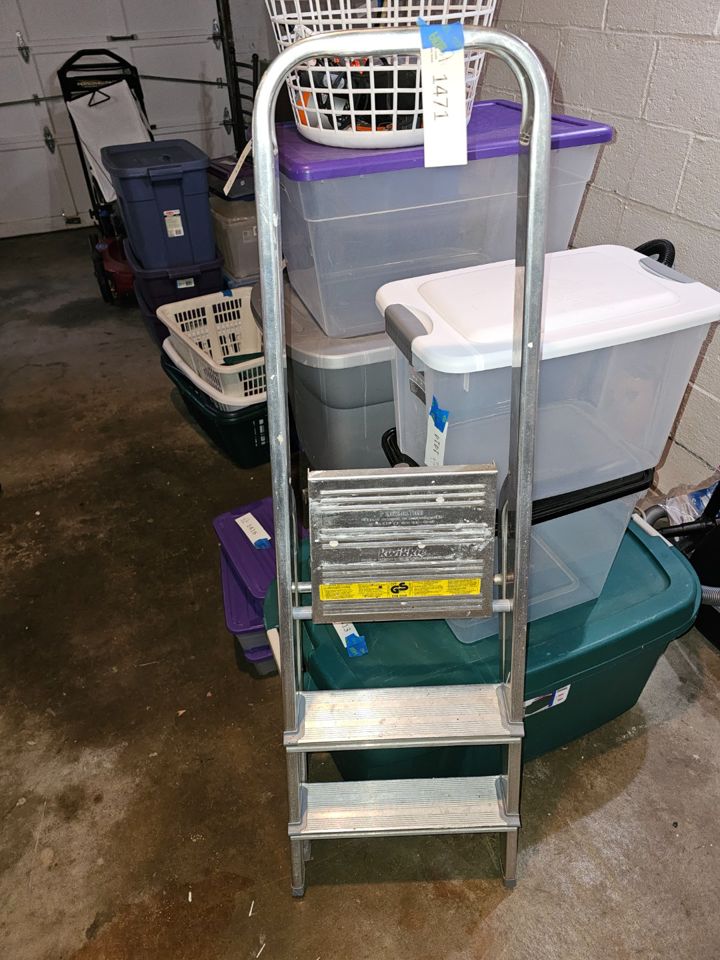 G 1471: Step Ladder bidding ends 2/15 $3.00 | EstateSales.NET