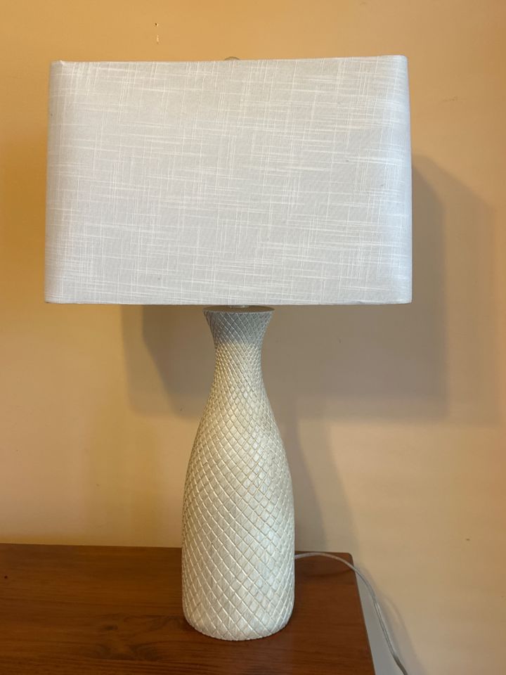 328. Lamp. 27.5H. Kolven Cove Pickup bidding ends 1/19 $11.00 ...