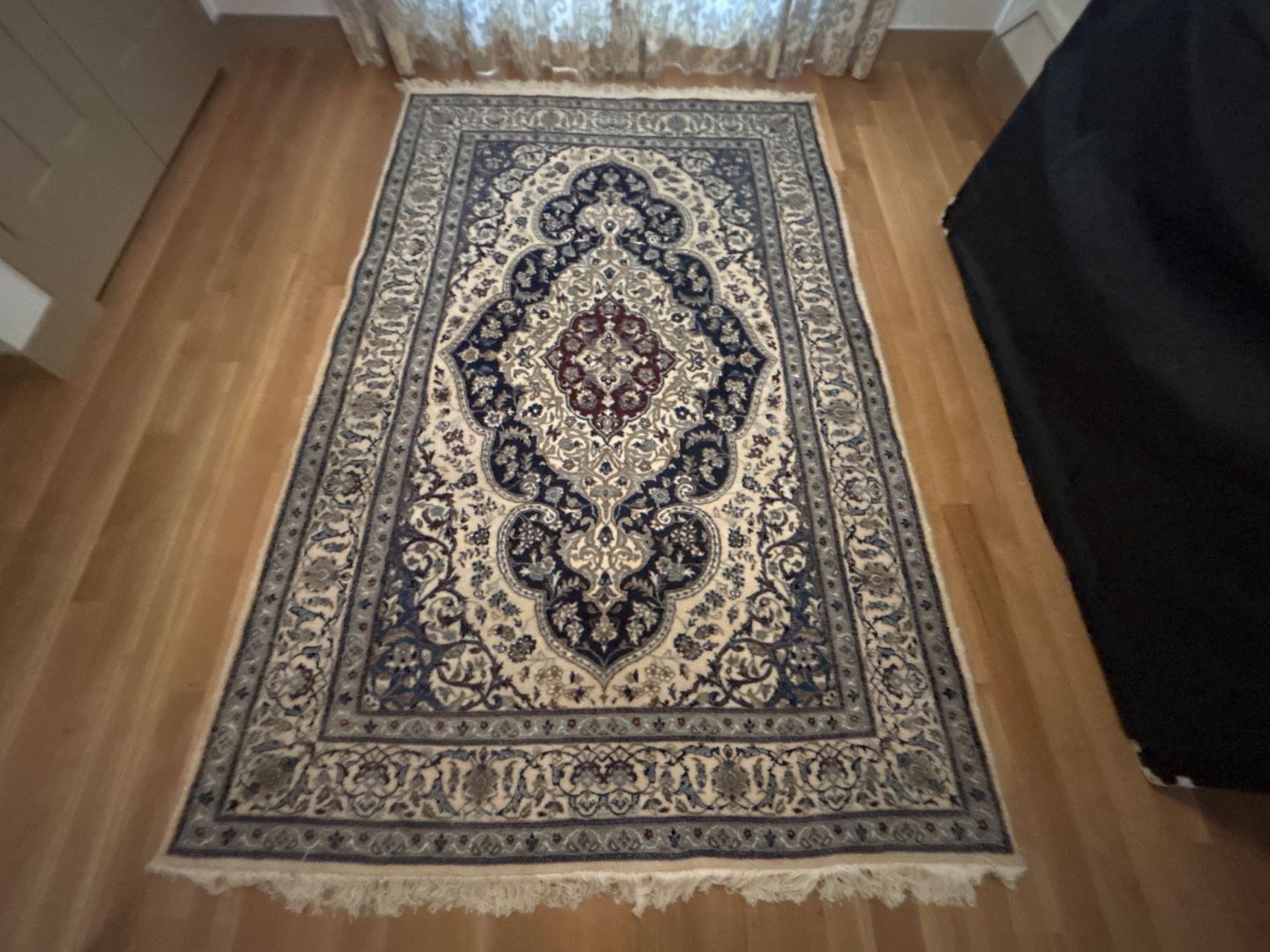 Gorgeous Wool Area Rug, Made in India - 193 x 296 bidding ends 7/16 ...