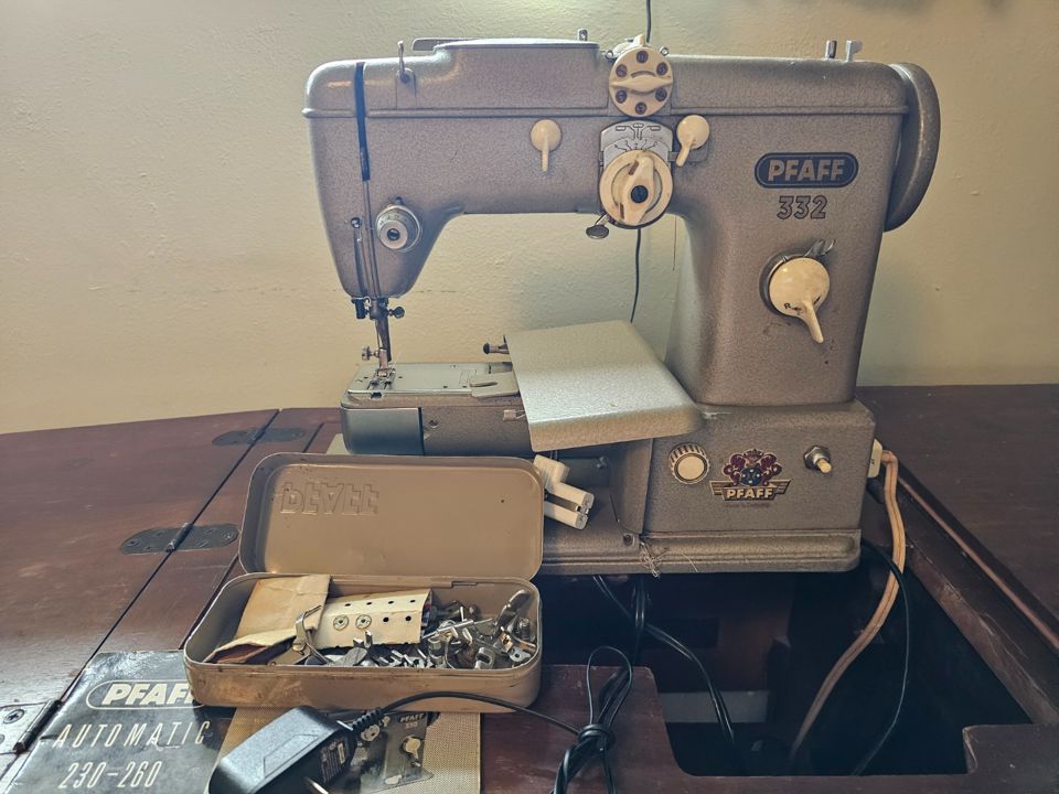BR 210: Vintage Pfaff Sewing Machine and Cabinet bidding ends 6/19 $5. ...