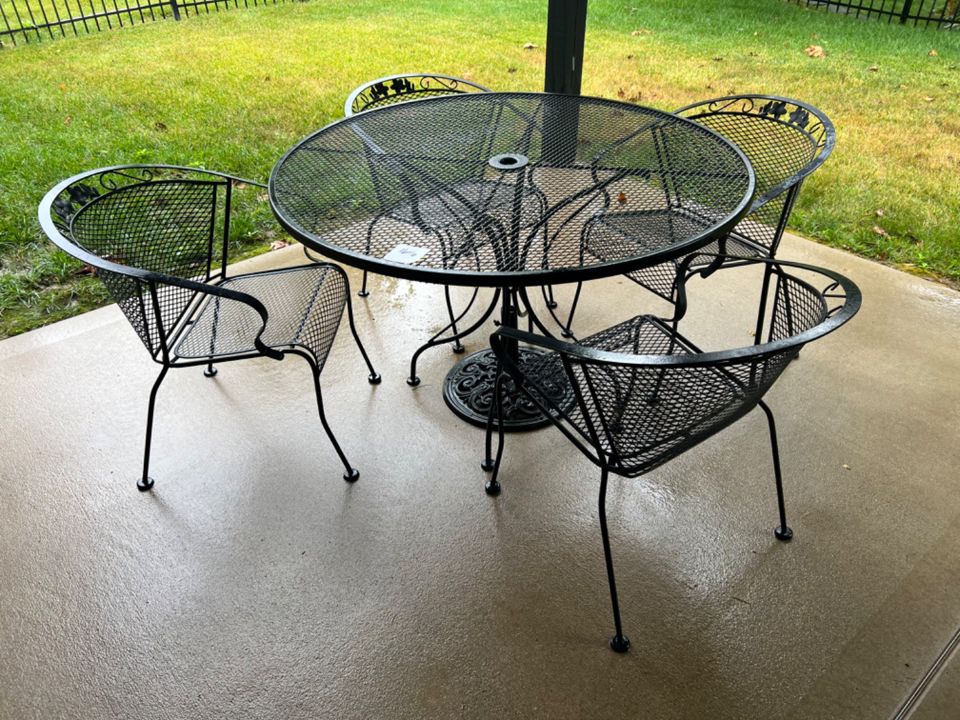 Wrought Iron Woodard Patio Table set wtih 4 chairs and umbrella stand bidding ends 7/13 $75.00 ...