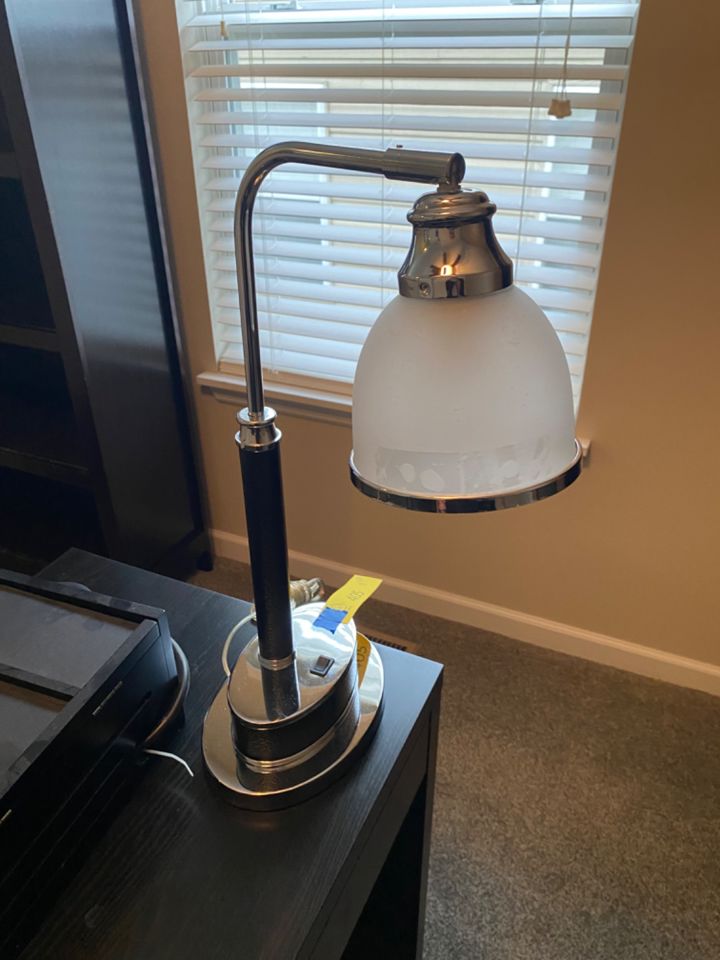 L 405: Desk Lamp bidding ends 5/31 $3.00 | EstateSales.NET