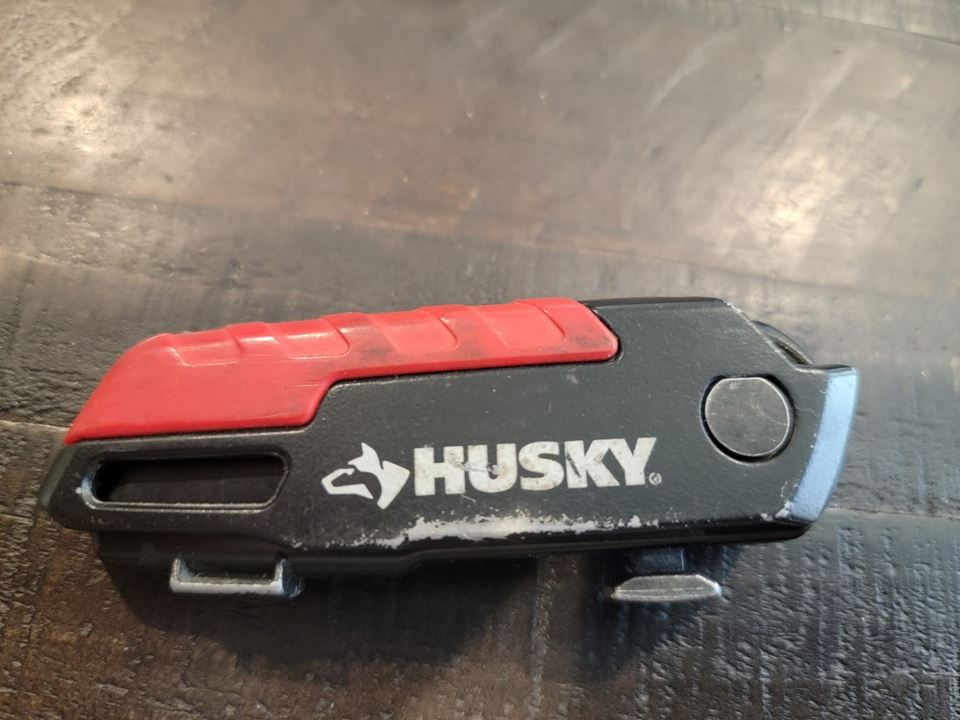Husky Compact Box cutter bidding ends 4/30 $10.00 | EstateSales.NET