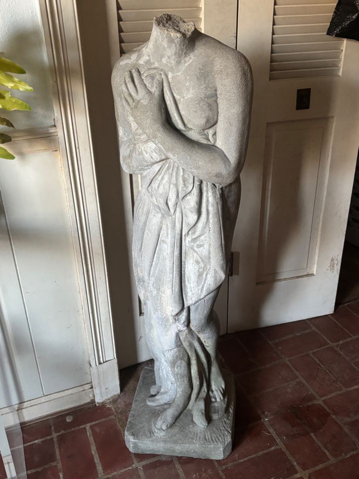 Gorgeous old Venus statue bidding ends 3/13 $345.00 | EstateSales.NET