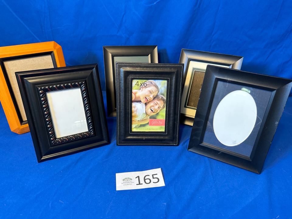 165 Medium Photo Frames bidding ends 8/26 $8.00 | EstateSales.NET
