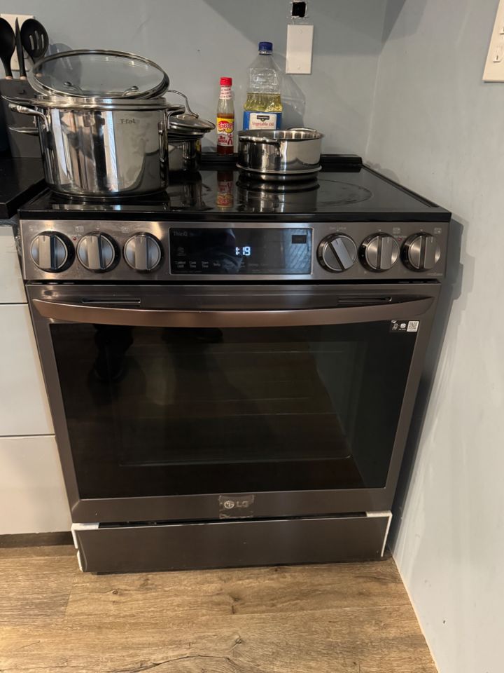 LG Stove 2022 bidding ends 2/28 $550.00 | EstateSales.NET
