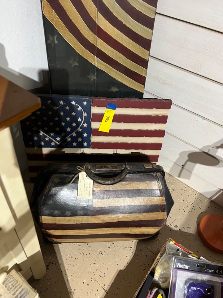 BT 355: American Flag Decorative Ironing Board, Bag, and Sign bidding ...