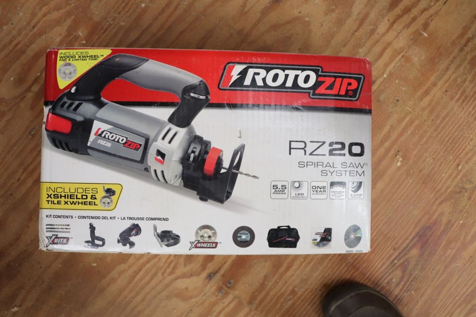 NEW Roto-Zip RZ20 Saw W/ Roto-Zip Bag & Lots of Accessories bidding ...