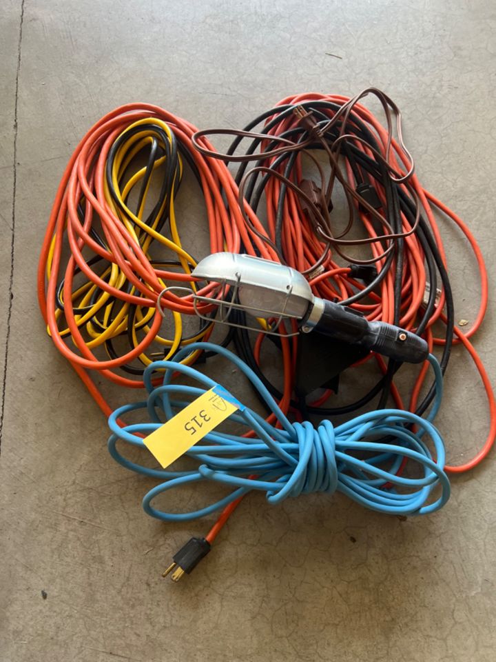 G 315: Drop Light and Extension Cords bidding ends 7/10 $3.00 ...
