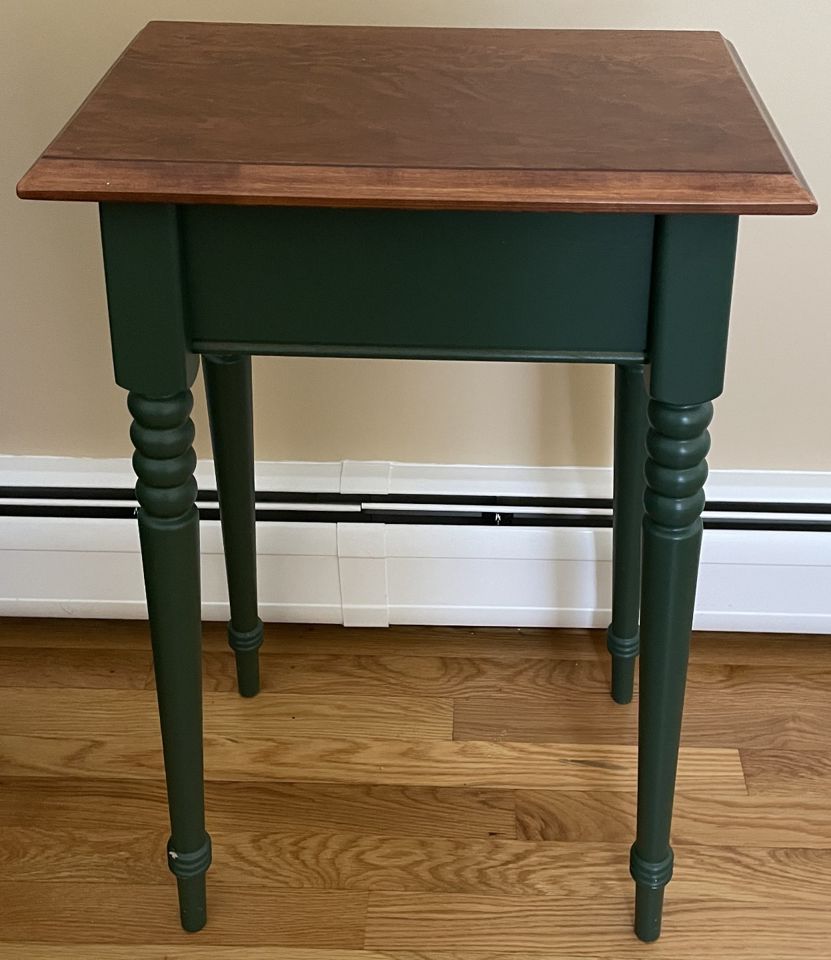 Small Wooden Side Table bidding ends 4/19 $5.00 | EstateSales.NET