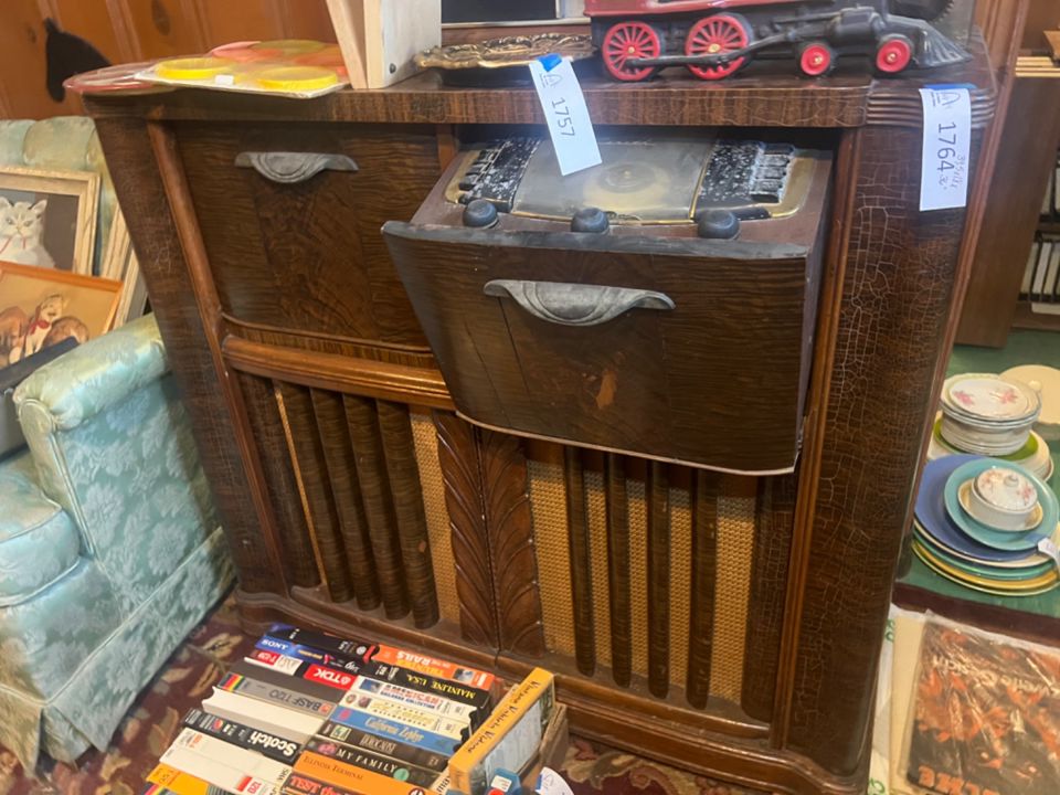 BT 1757: Zenith 1940s Record Player Stereo with Fold Out Receiver ...