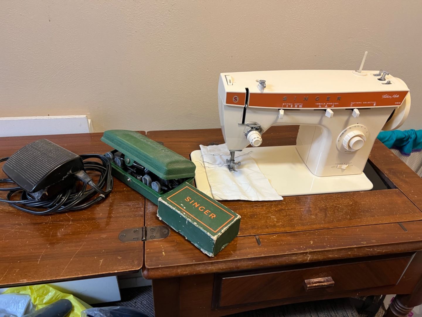 Singer Sewing Machine Cabinet Fashion Mate 362 Power Cord Foot Pedal ...
