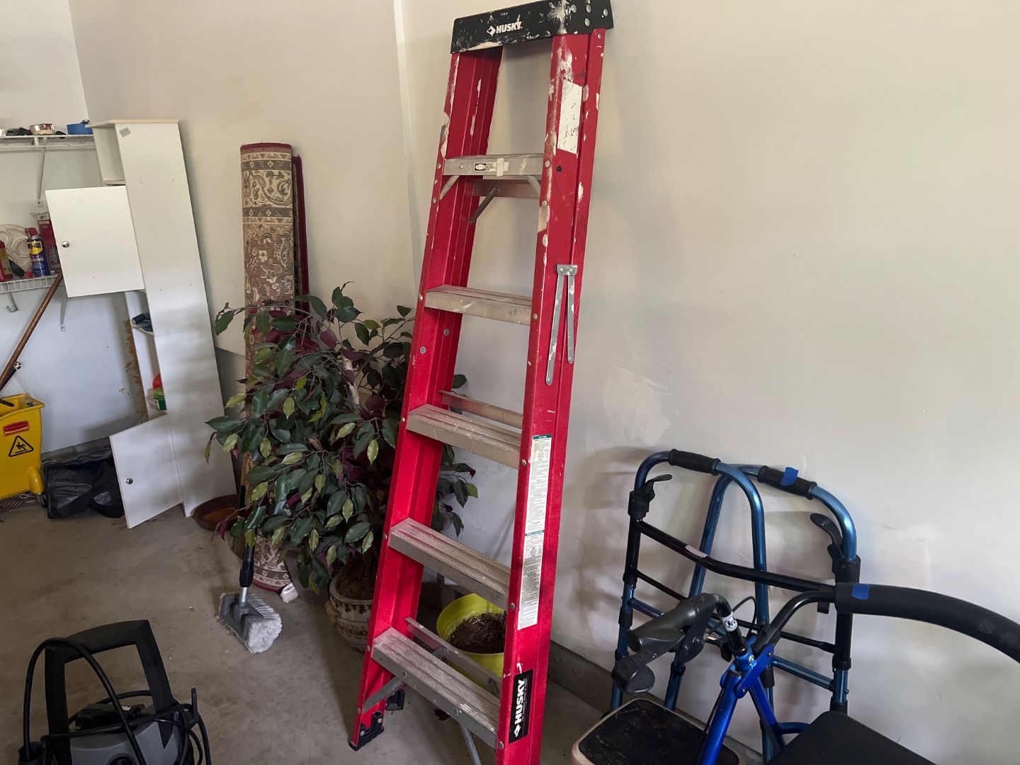 Red Husky Ladder bidding ends 5/14 $8.00 | EstateSales.NET