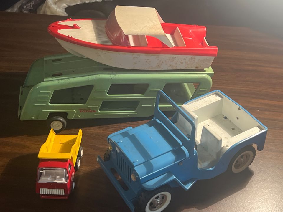 Tonka Toy Lot: Jeep, Car Hauler, Plastic Boat & Small Dump Truck ...