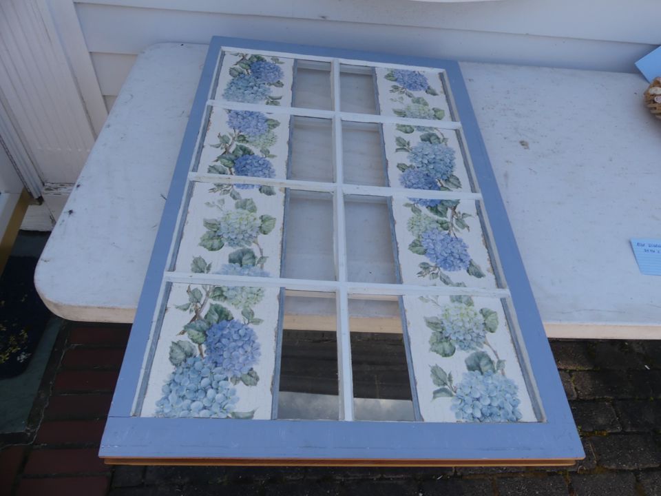 P14 PAINTED WINDOW FRAME bidding ends 5/9 $5.00 | EstateSales.NET